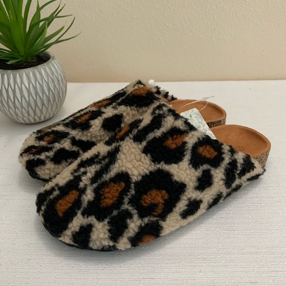 Mudd | Shoes | Mudd Leopard Faux Fur Comfort Slipper Mules Womans 75 ...